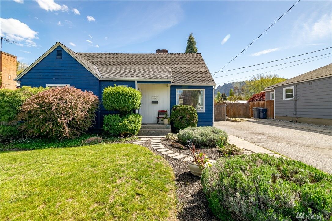 3 bed Wenatchee home for sale: 1025 Tyler St, Wenatchee, WA 98801