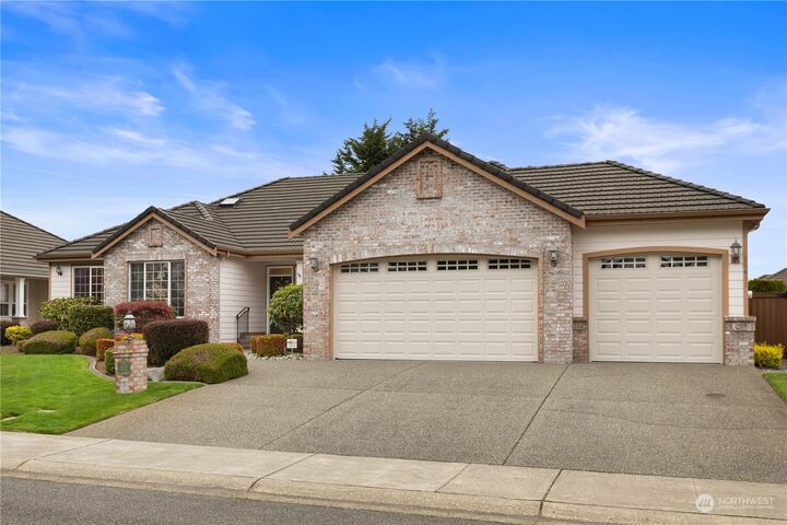 MLS#2062101: 15417 135th Avenue E, Puyallup, WA 98374