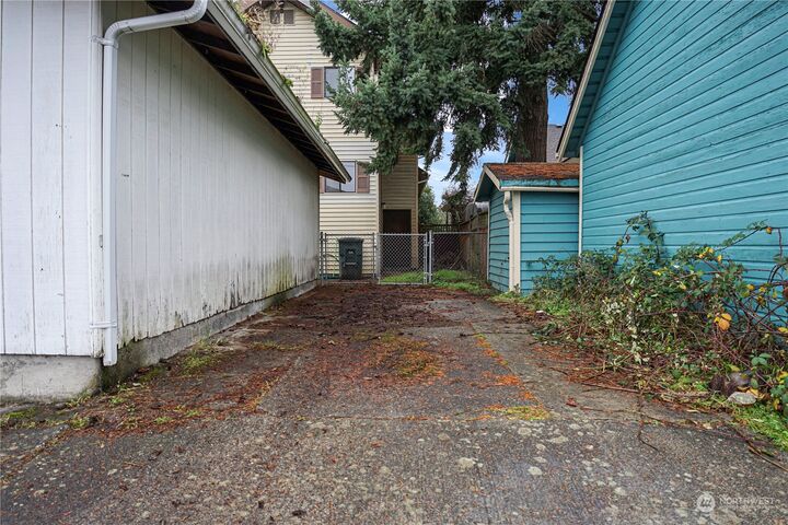 MLS#2184071: 1613 Baker Avenue, Everett, WA 98201