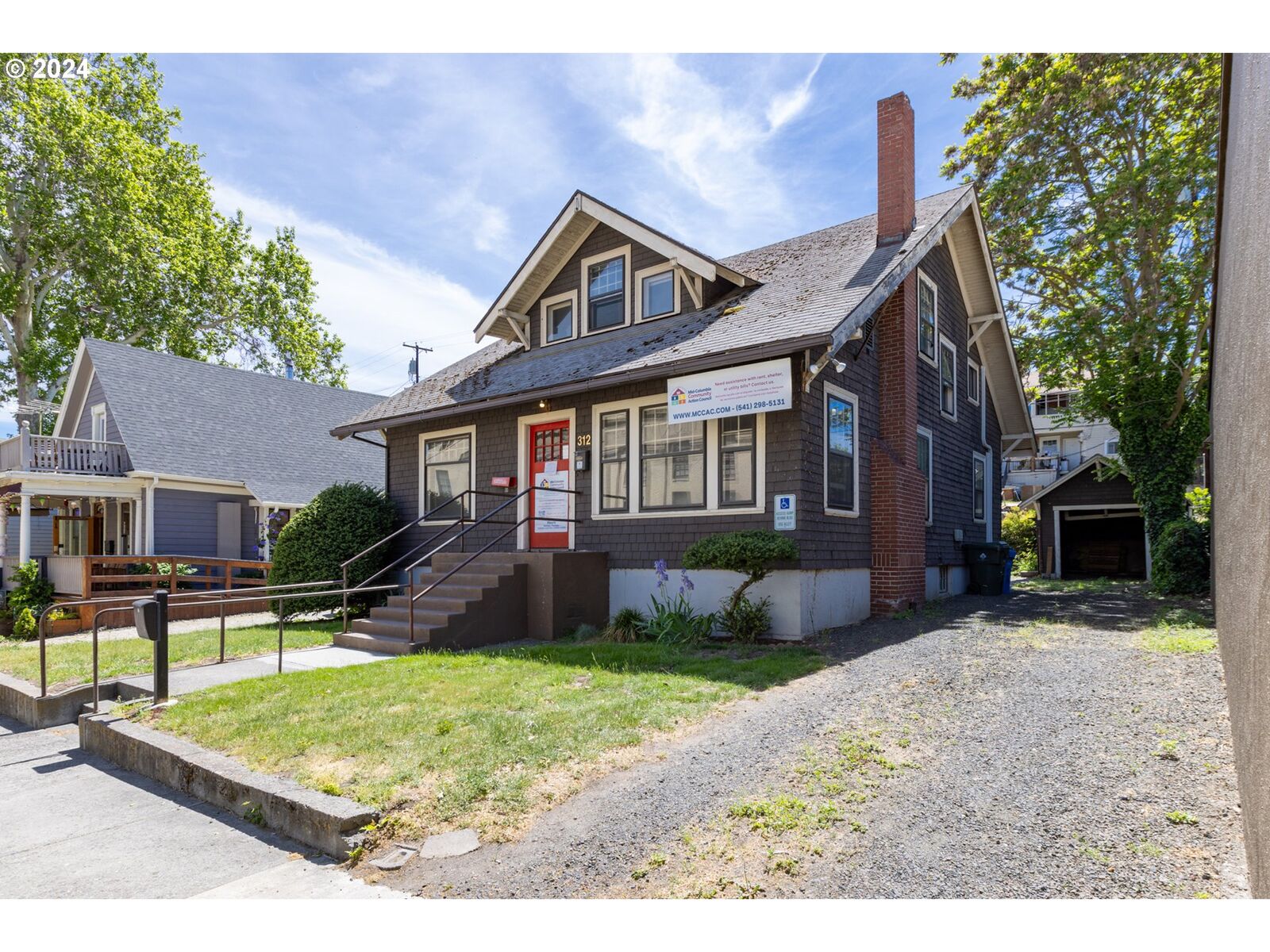House for sale in The Dalles: 312 E 4th St, The Dalles, OR 97058