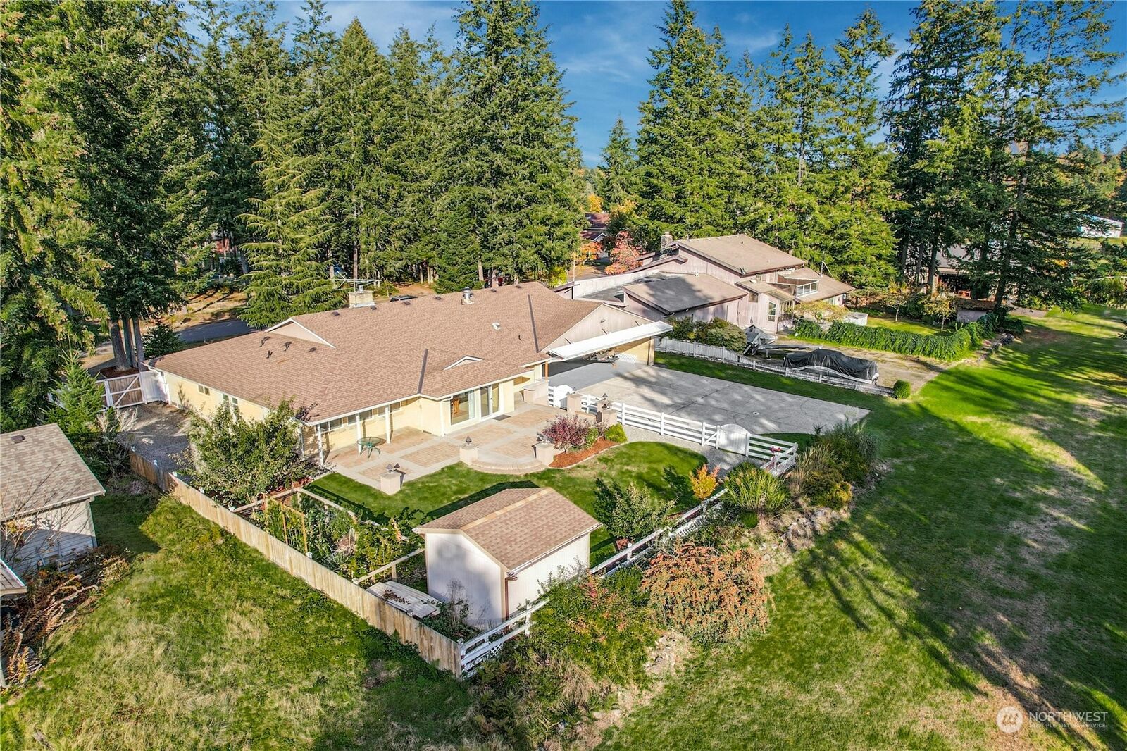 Home for sale in Kent: 17617 SE 293rd Place, Kent, WA 98042