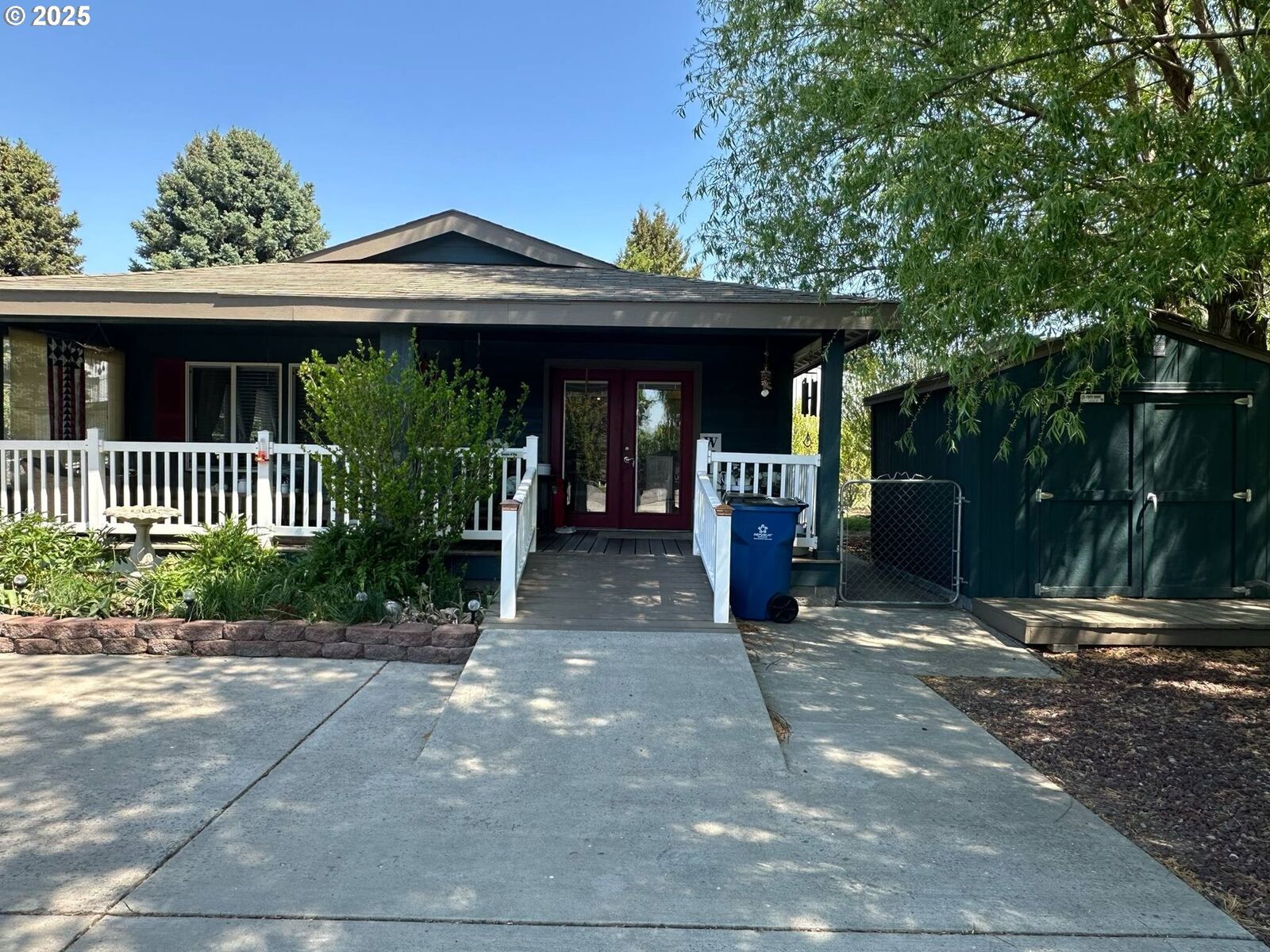 3 bed Dallesport home for sale: 525 3rd Ave, Dallesport, WA 98617