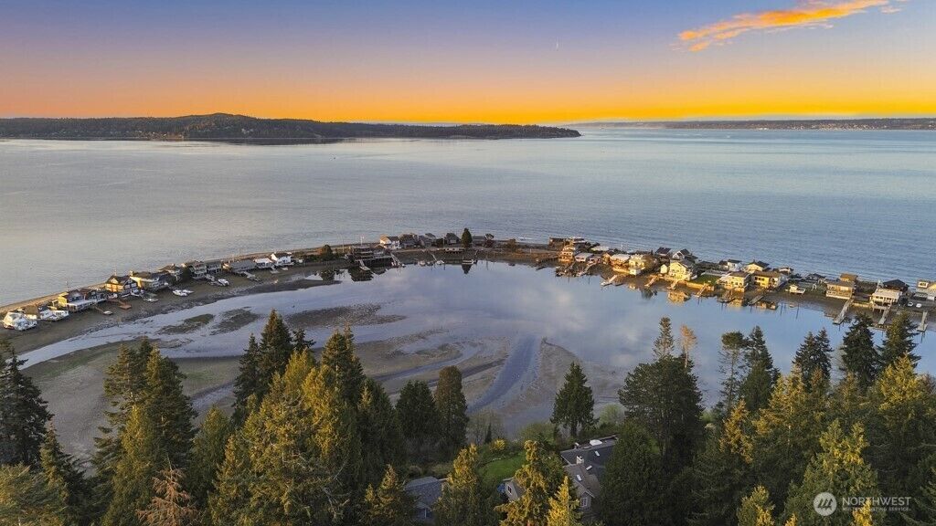 2 bed Bainbridge Island home for sale: 10220 NE Lafayette Avenue, Bainbridge Island, WA 98110