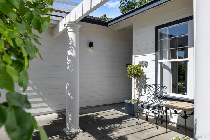 House for sale in St. Helena: 806 Chiles Avenue, St. Helena, CA 94574
